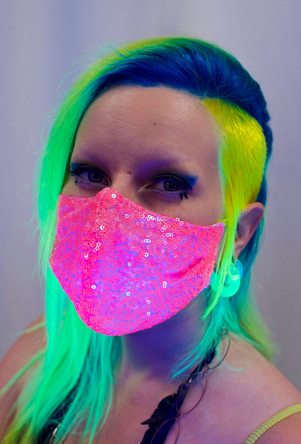 SPARKLE - Sequin Mask - Candy Pink UV - L, XL – Retrofuturistic Fashion ...